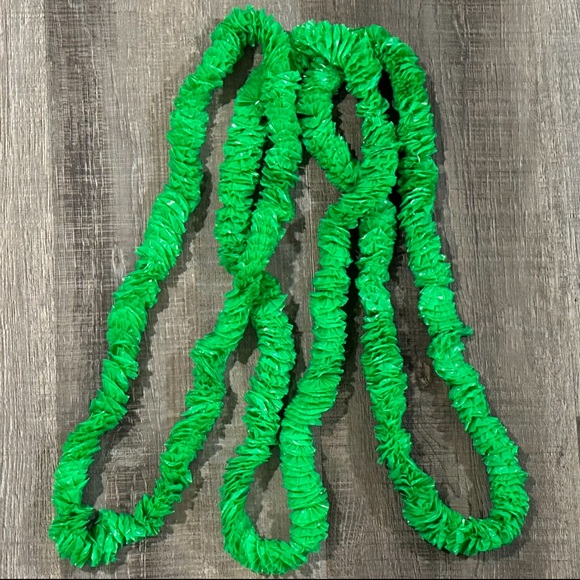 Jewelry | New Pack Of 3 Green Plastic Leis | Poshmark